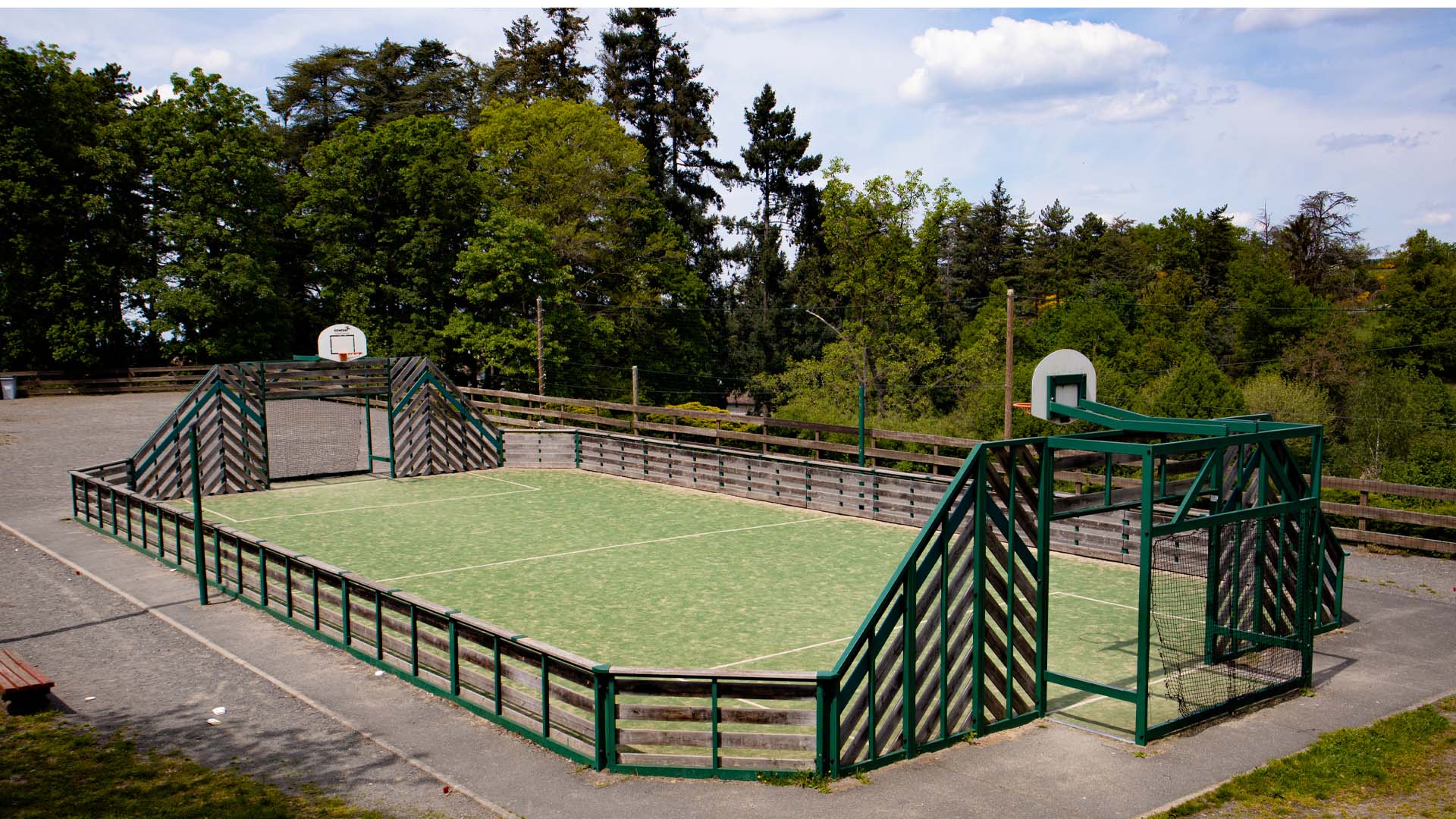 Le Barrage et la zone de loisirs - Saint-Héand (42)